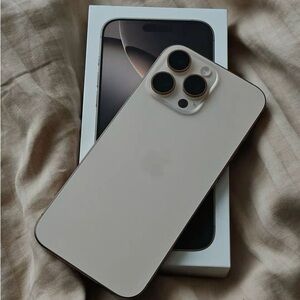 Apple | Cell Phones & Accessories | Apple Silver Iphone Case Slim ...